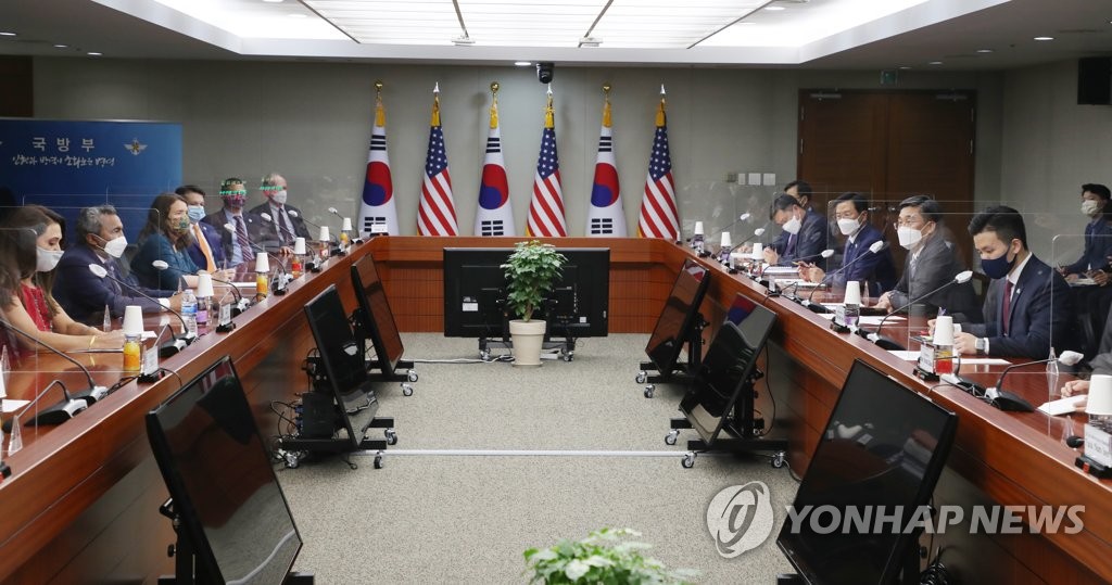 韩防长接见美国会韩国问题研究小组代表团 韩联社