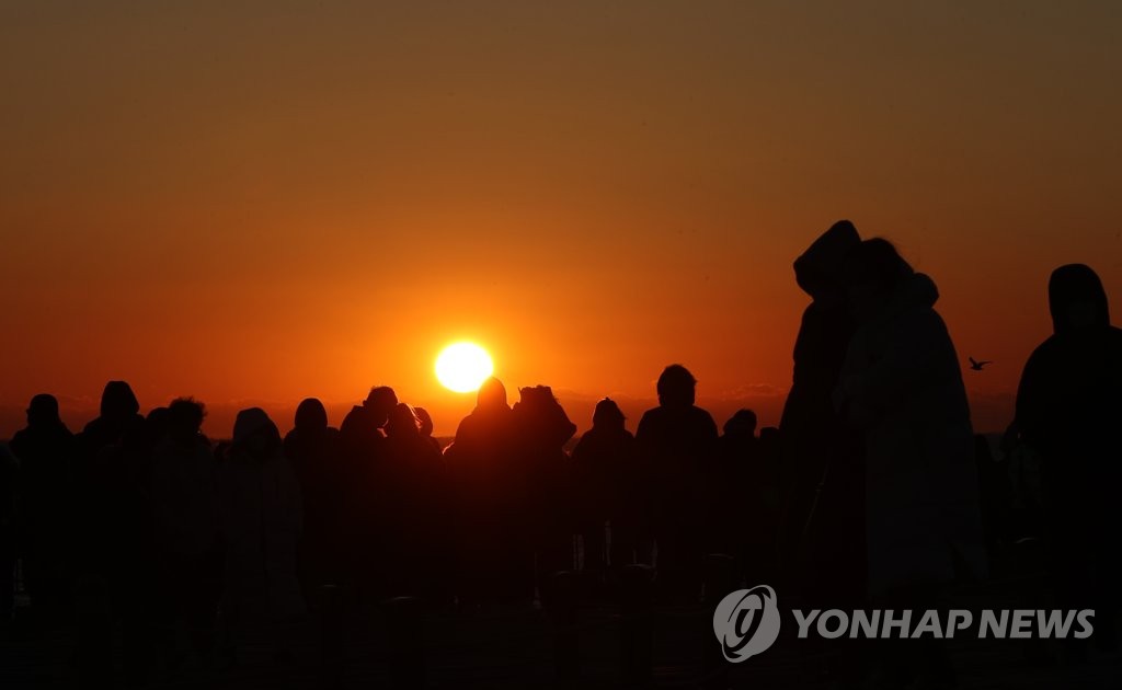 看2022第一场日出 韩联社